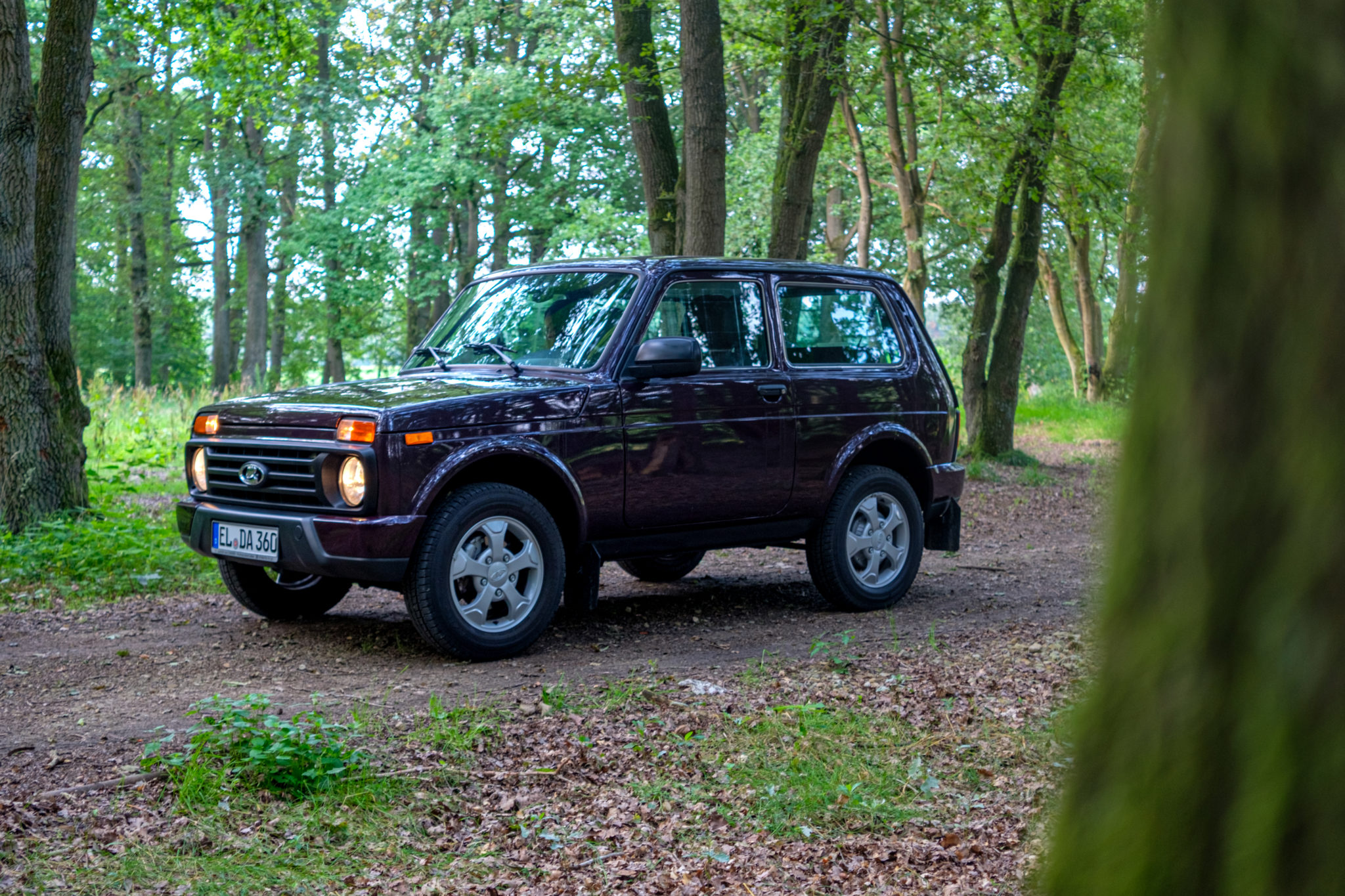 Typ kauft mit 27 seinen Traumwagen (Es ist ein Lada!)